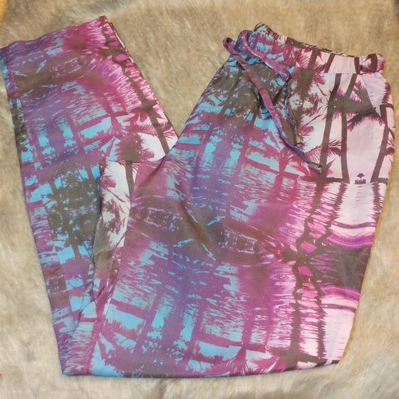 Divided | Pants & Jumpsuits | 25 Sale Divided Island Floral Jogger ...